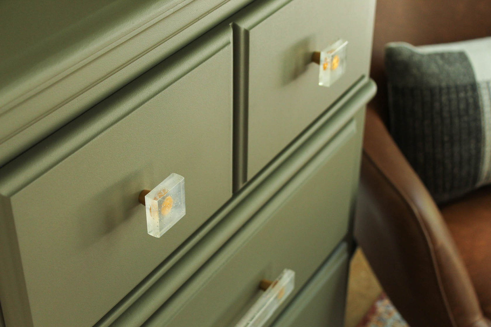 Glassia | Wispy White Glass Oblong Pull | 4" CC – Windborne Studios